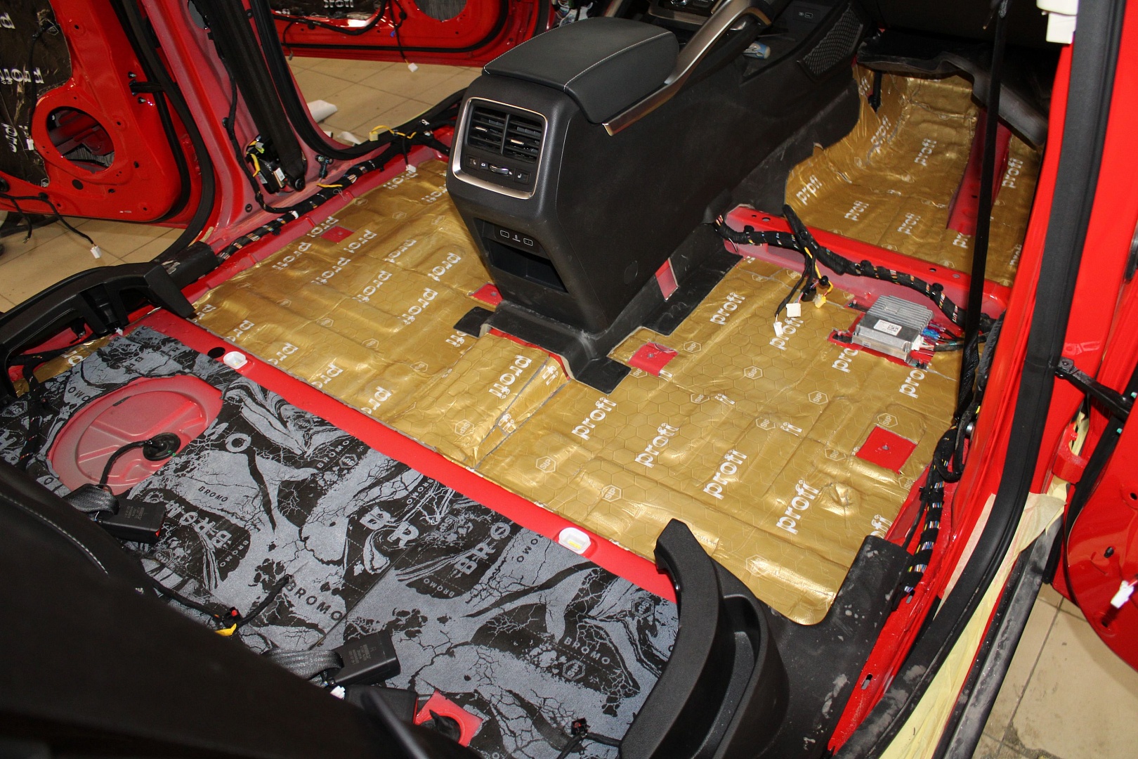 Шумоизоляция Geely Atlas PRO в установочном центре STP-Install Иваново